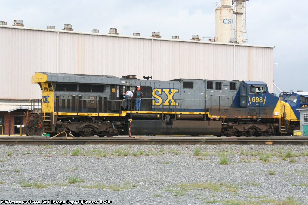 CSX 698